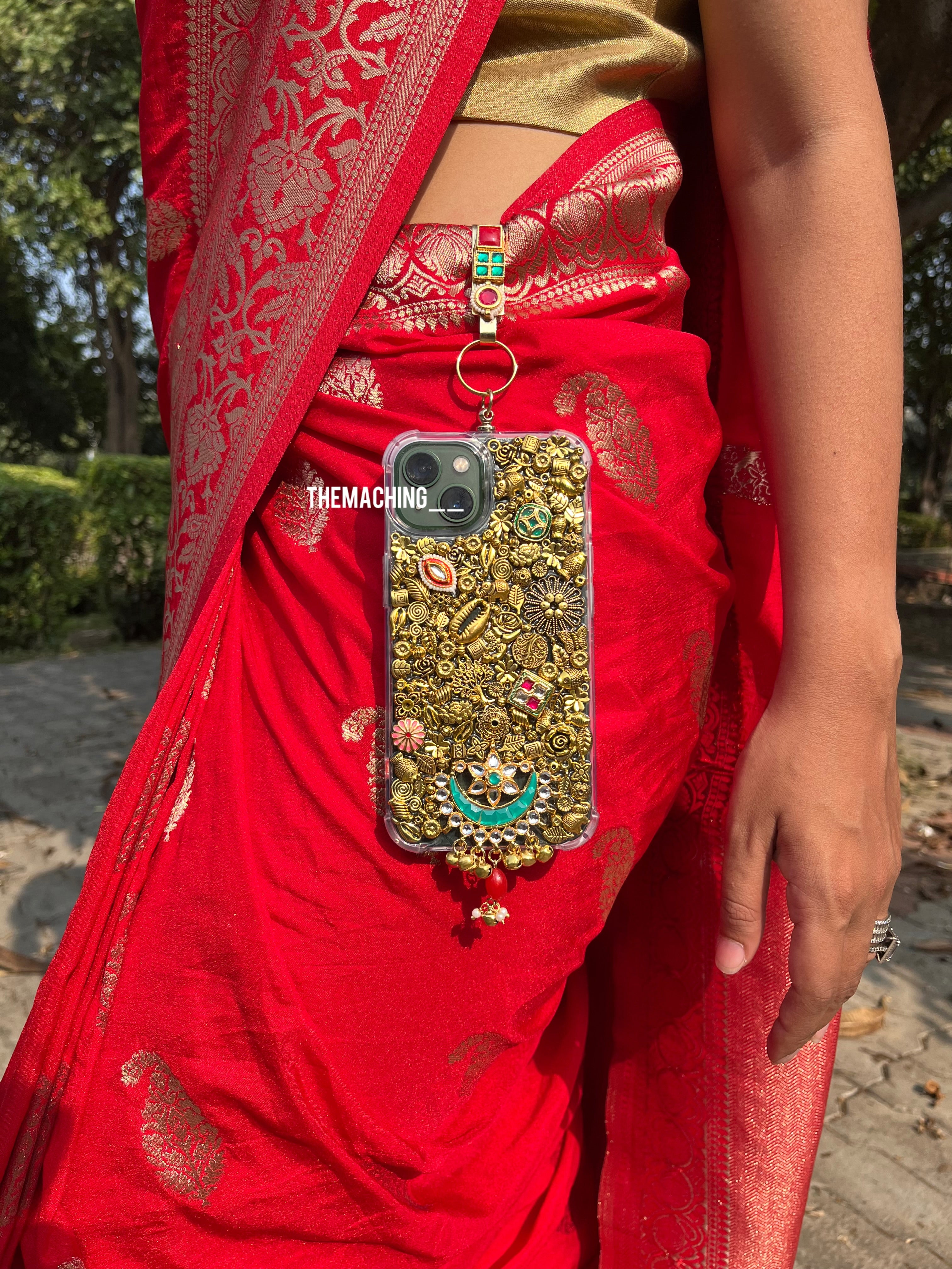 Full Gold With Green Patch Saree Hook Luxury Fancy Phone Case – The Maching